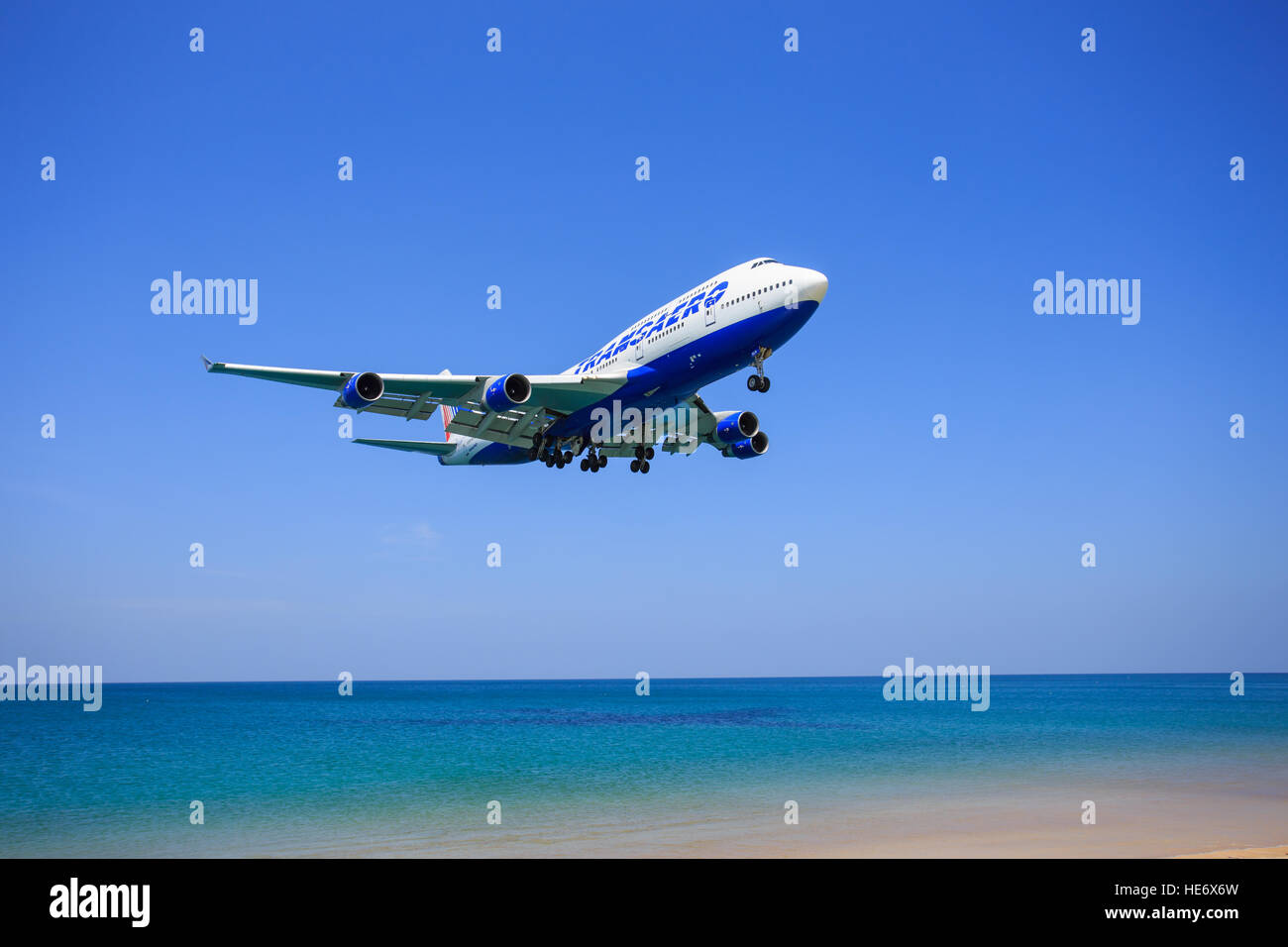 Boeing 747 front hi-res stock photography and images - Alamy