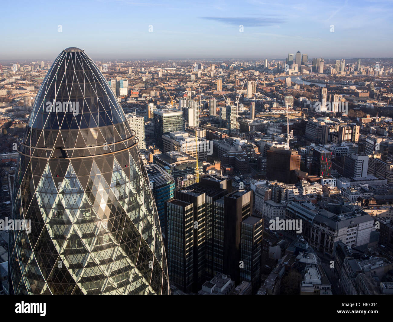 London dramatic architecture skyscraper hi-res stock photography and ...