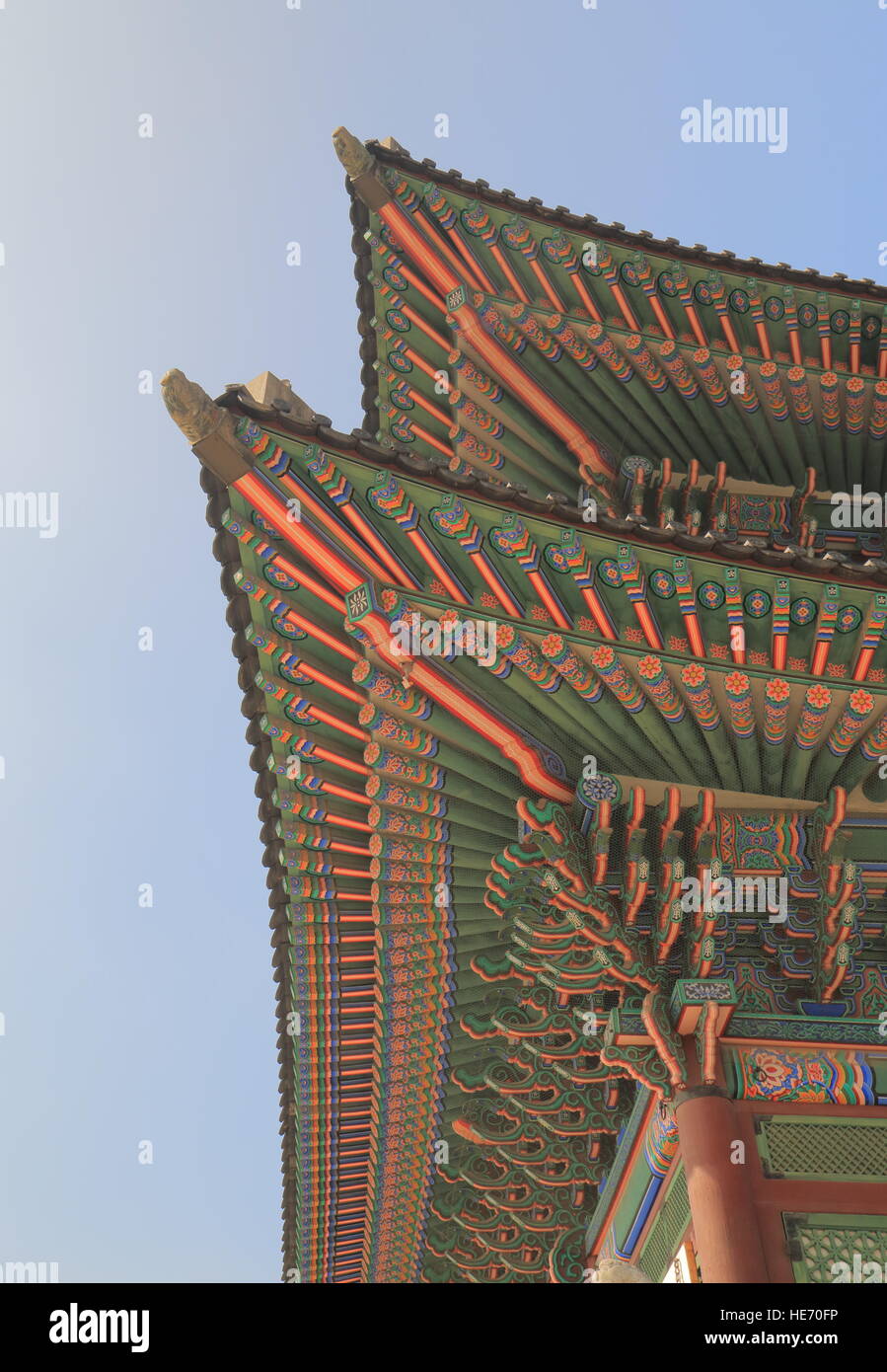 Korean traditional roof architecture Stock Photo - Alamy