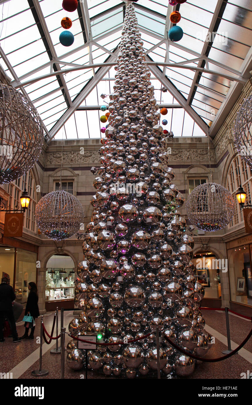 Chester christmas decorations and tree in the Grosvenor Precinct ...