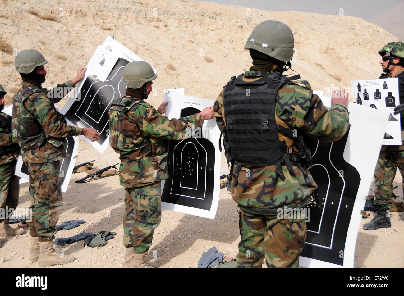 M 16 rifle familiarization hi-res stock photography and images - Alamy