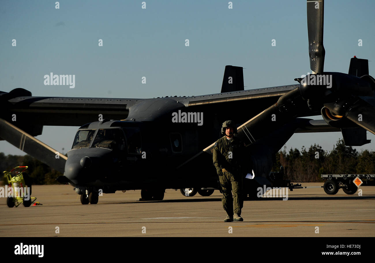 CV-22 Osprey Flight Engineers SSgt. Eric Wiggins from the 8th Special ...