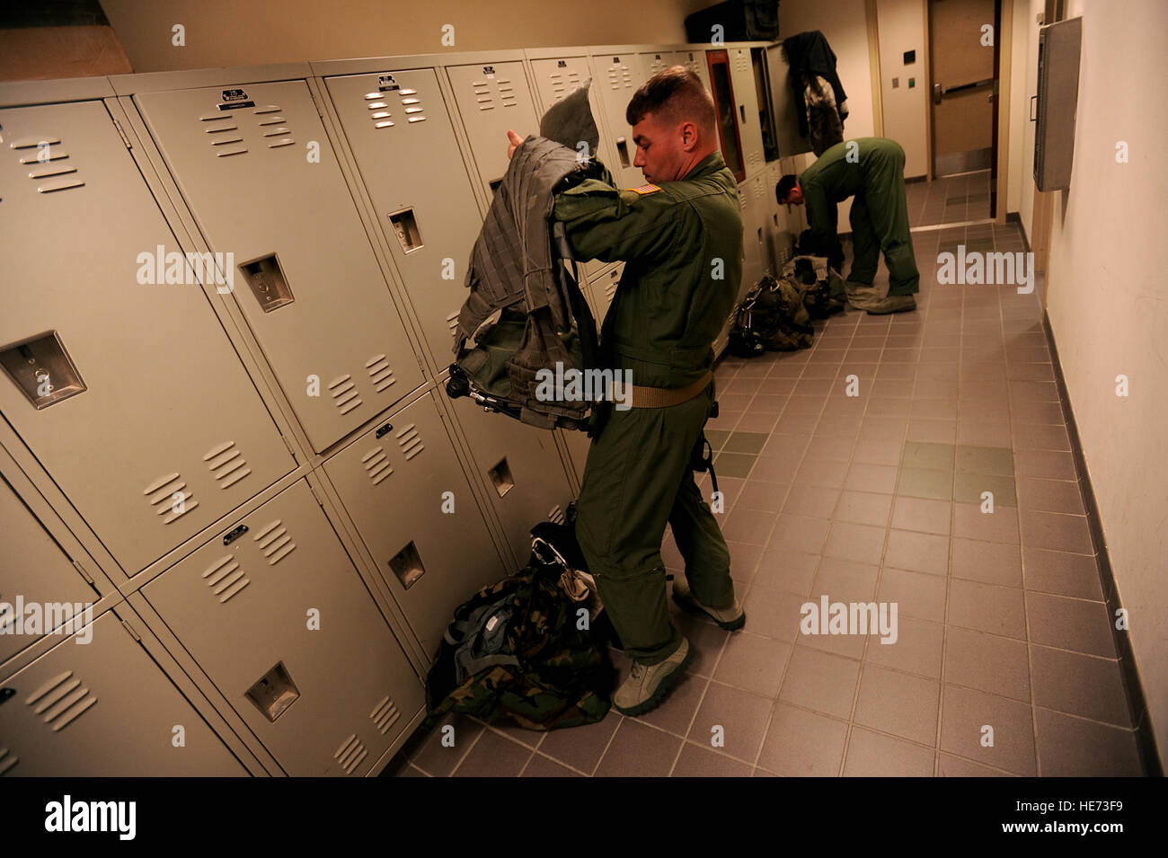 CV-22 Osprey Flight Engineers SSgt Eric Wiggins and MSgt. Erik Davis ...