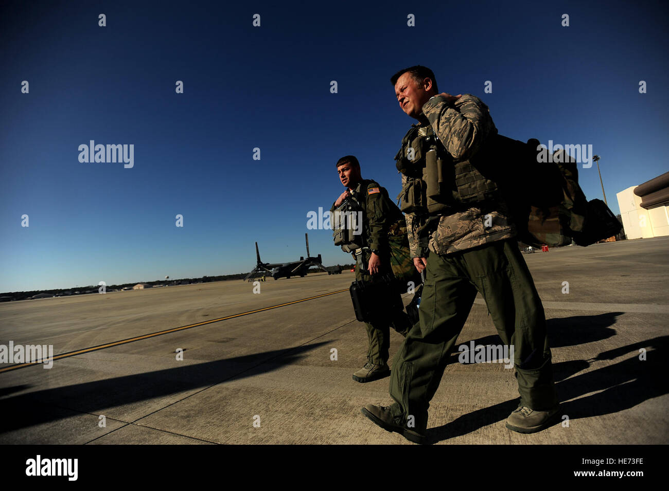 CV-22 Osprey Flight Engineers MSgt. Erik Davis and SSgt Eric Wiggins ...