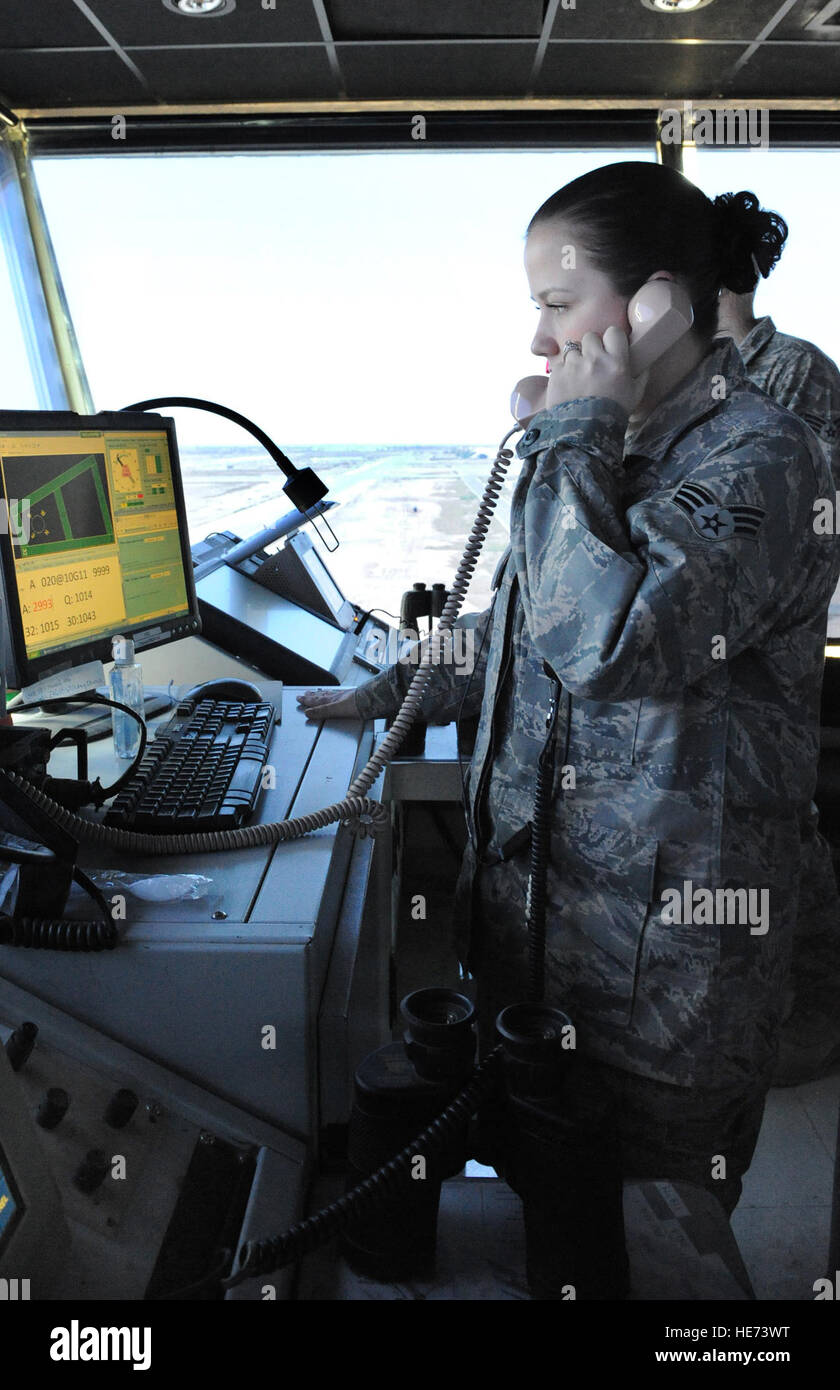Air traffic controllers pilots hi-res stock photography and images - Alamy