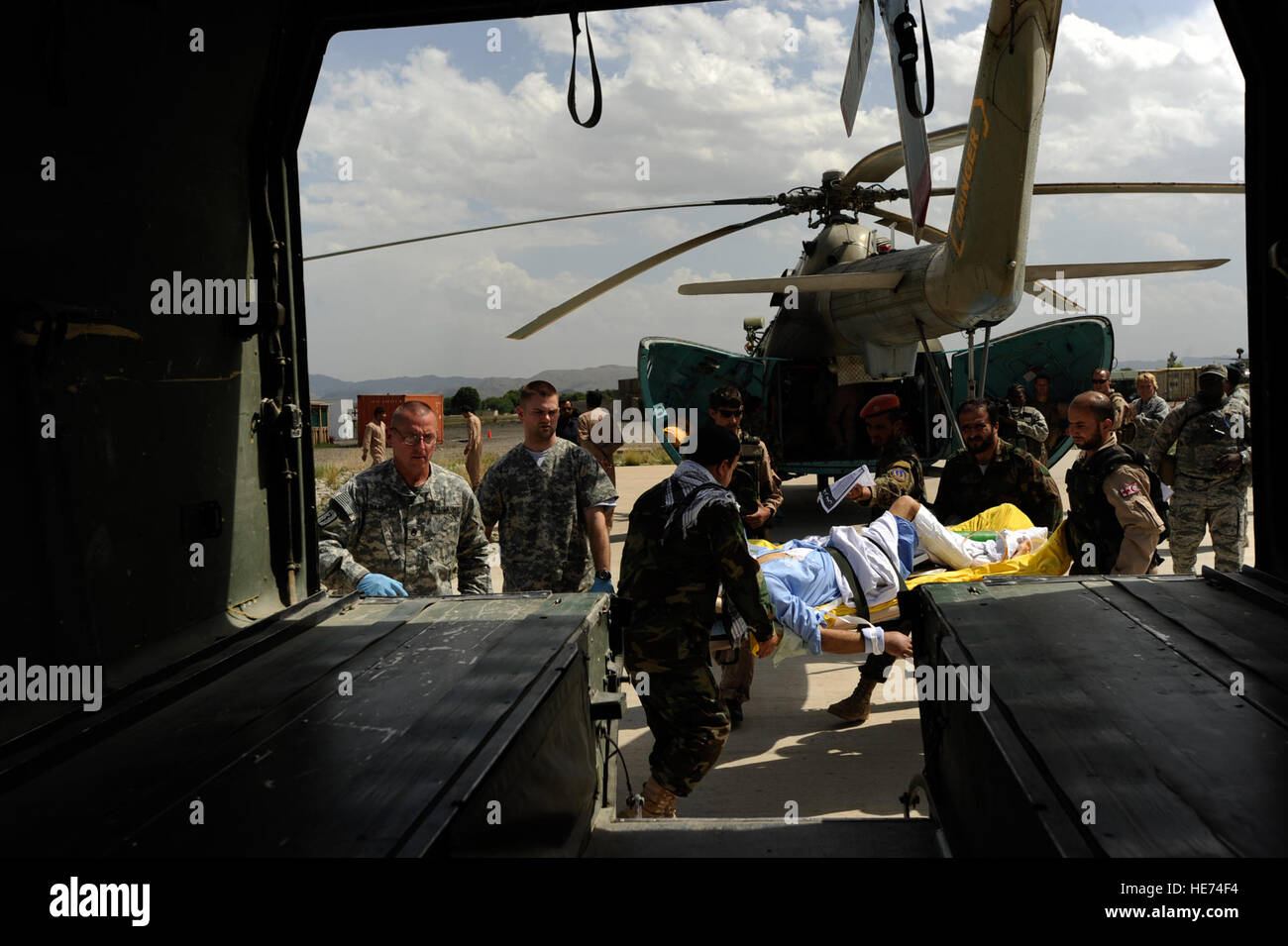 Army medics transport patient hi-res stock photography and images - Alamy