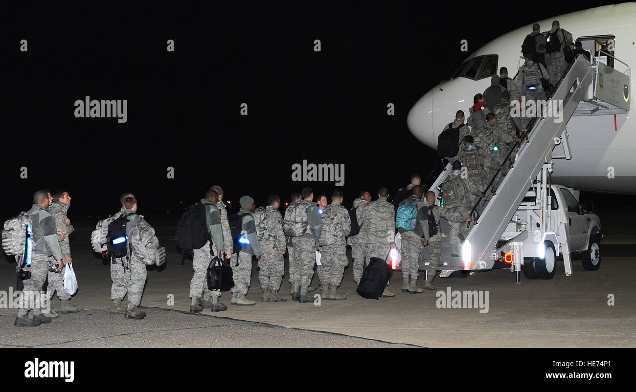 U.S. airmen from the 1st Fighter Wing and 192nd Fighter Wing deploy to ...