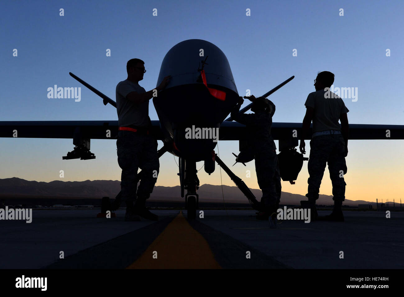 Aircraft maintenance platforms hi-res stock photography and images - Alamy