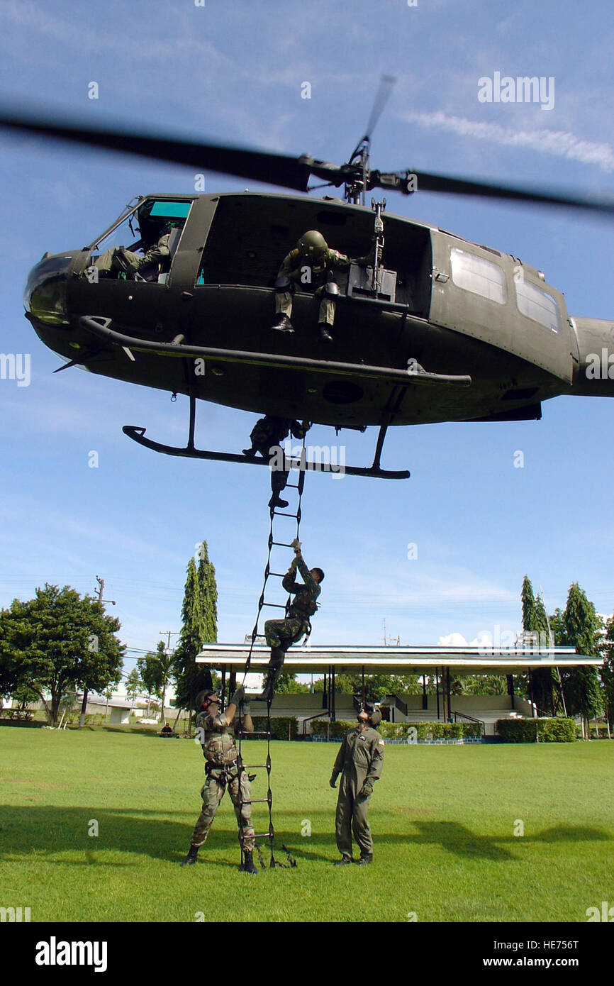 PHILIPPINES -- Airmen with the 6th Special Operations Squadron from ...