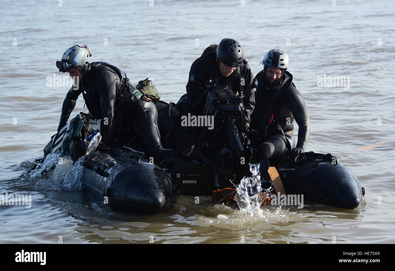 Air commandos from the 321st Special Tactics Squadron, RAF Mildenhall ...