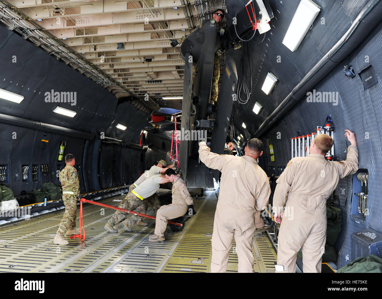 Aviation support soldiers from hi-res stock photography and images - Alamy