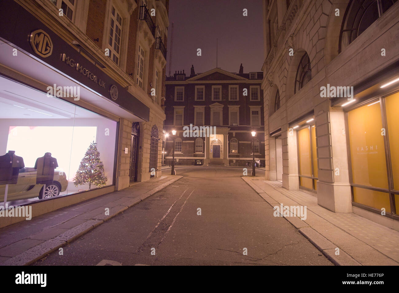 Albany Court Yard at Piccadilly Street in London Stock Photo - Alamy