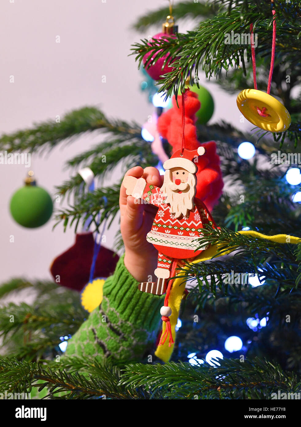Hand on a tree uk hi-res stock photography and images - Alamy