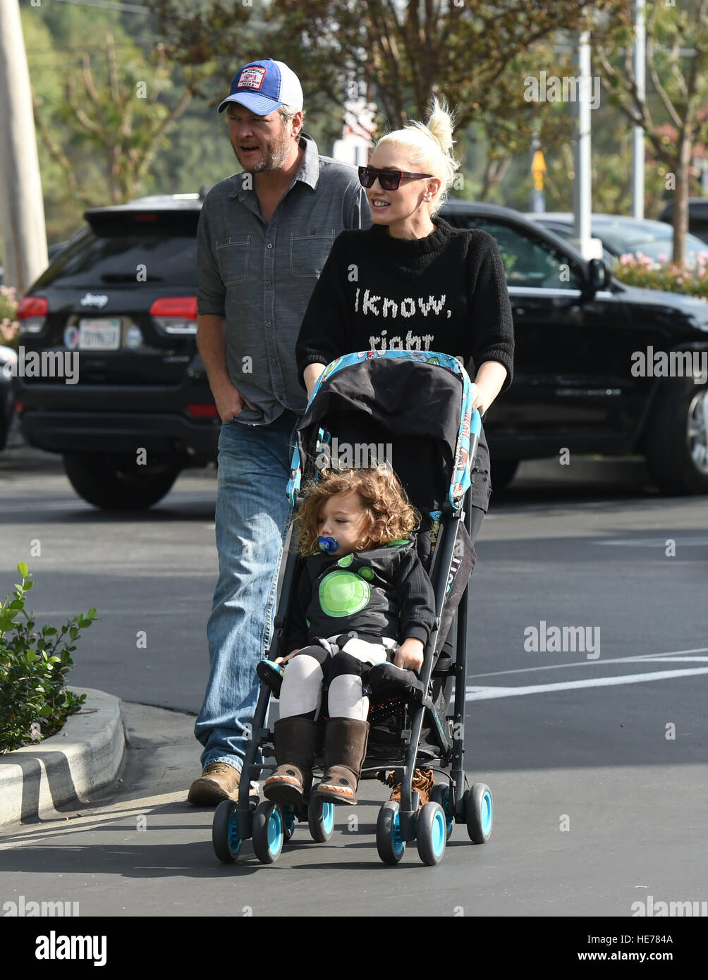 Gwen Stefani and Blake Shelton go shopping with her son Apollo ...