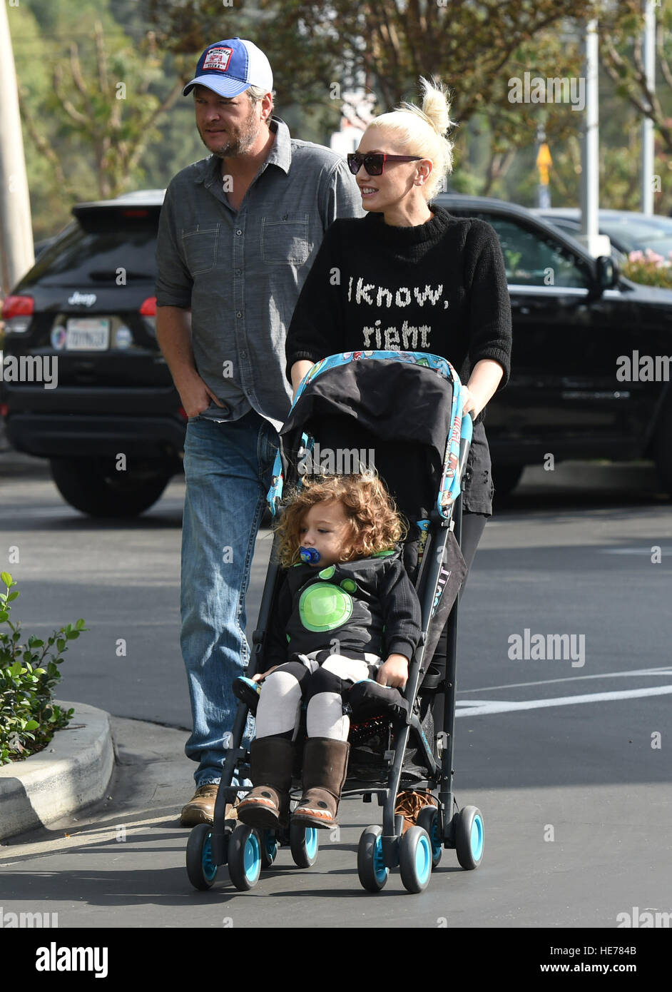 Gwen Stefani and Blake Shelton go shopping with her son Apollo ...