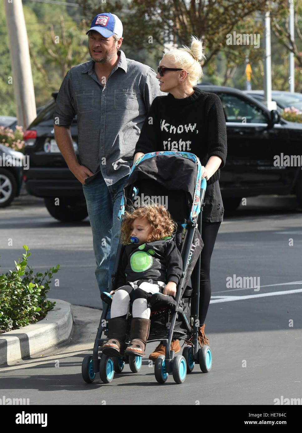 Gwen Stefani and Blake Shelton go shopping with her son Apollo ...