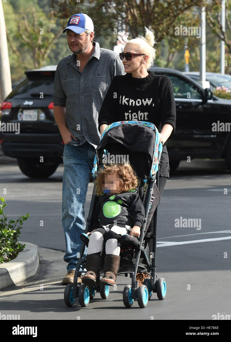 Gwen Stefani and Blake Shelton go shopping with her son Apollo ...