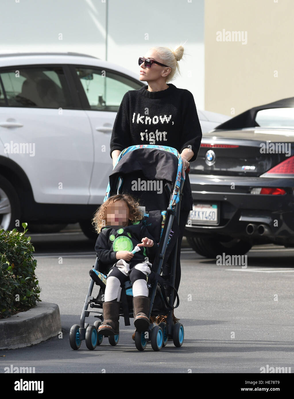 Gwen Stefani and Blake Shelton go shopping with her son Apollo ...