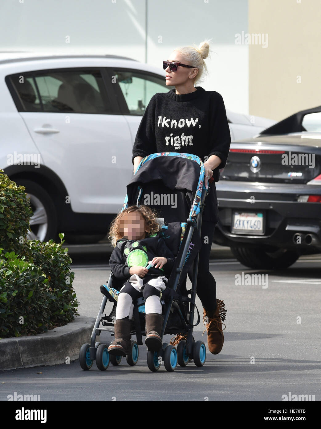 Gwen Stefani and Blake Shelton go shopping with her son Apollo ...