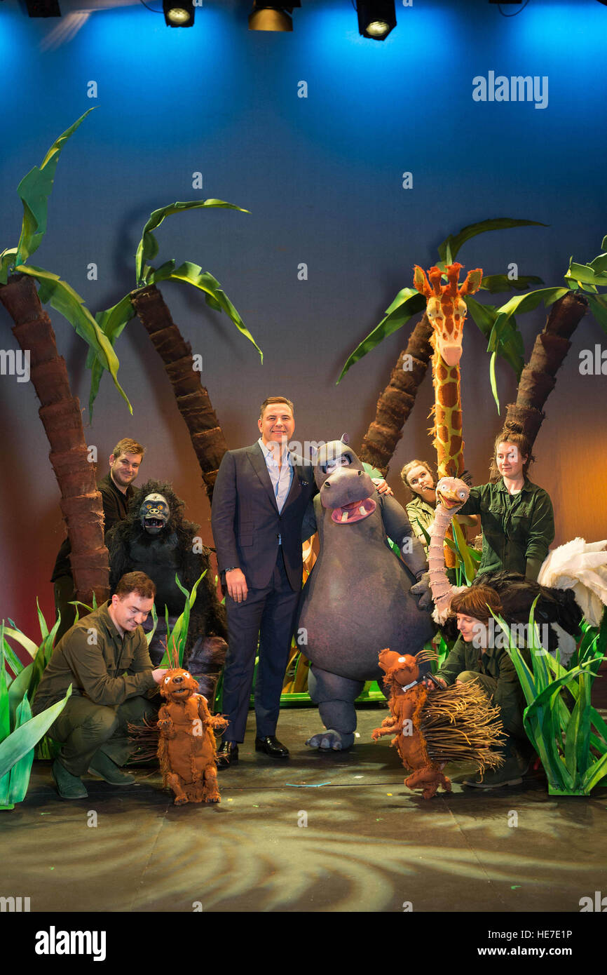 David walliams and book hi-res stock photography and images - Alamy