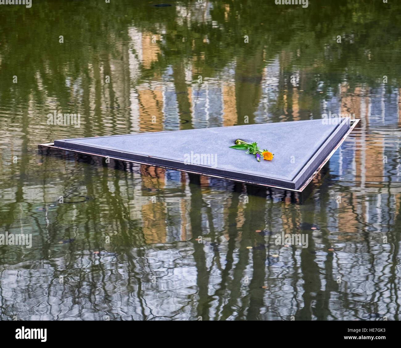 Berlin, Pond of Memorial to the Sinti and Roma people of Europe ...