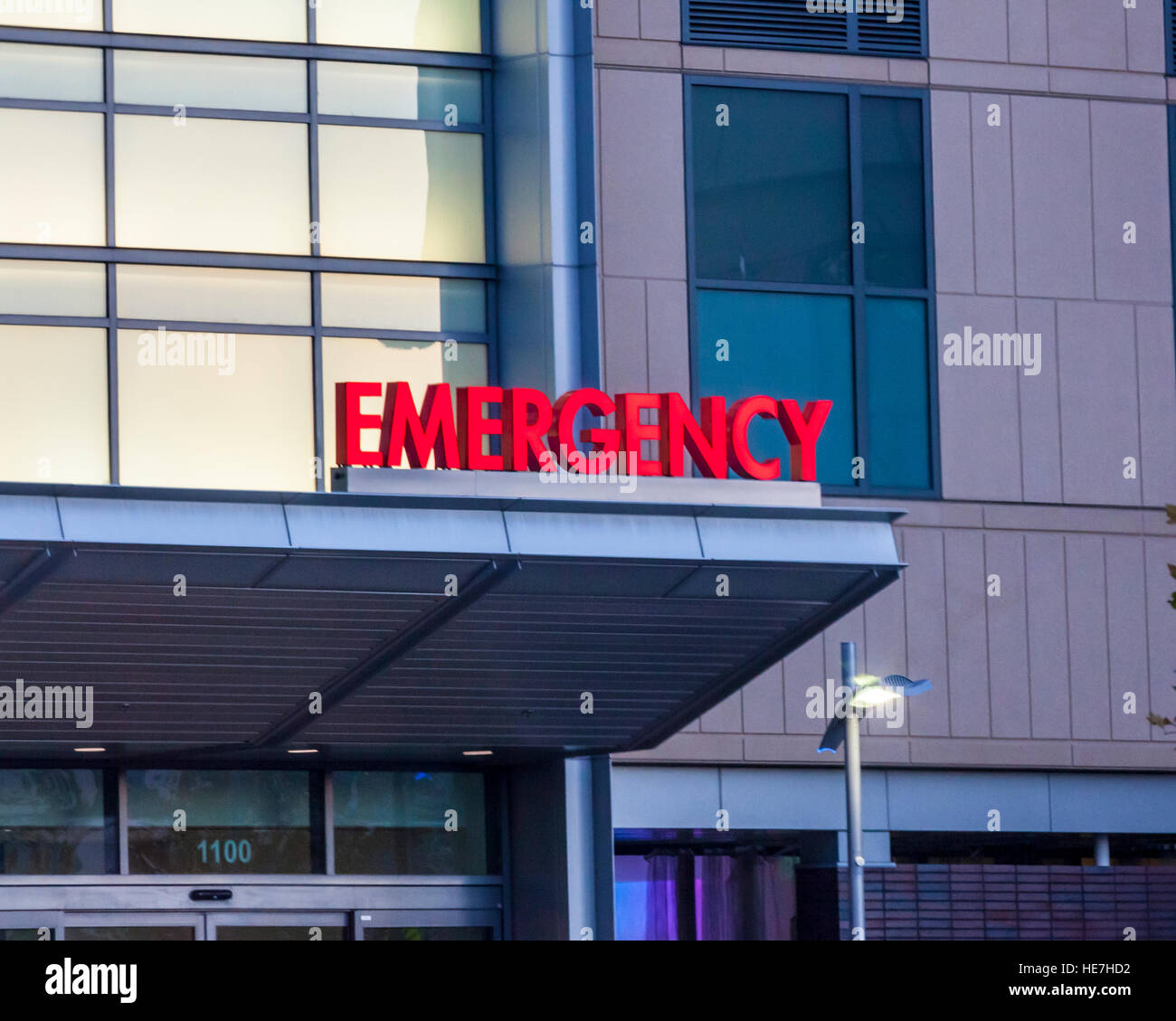 Emergency room sign hi-res stock photography and images - Alamy