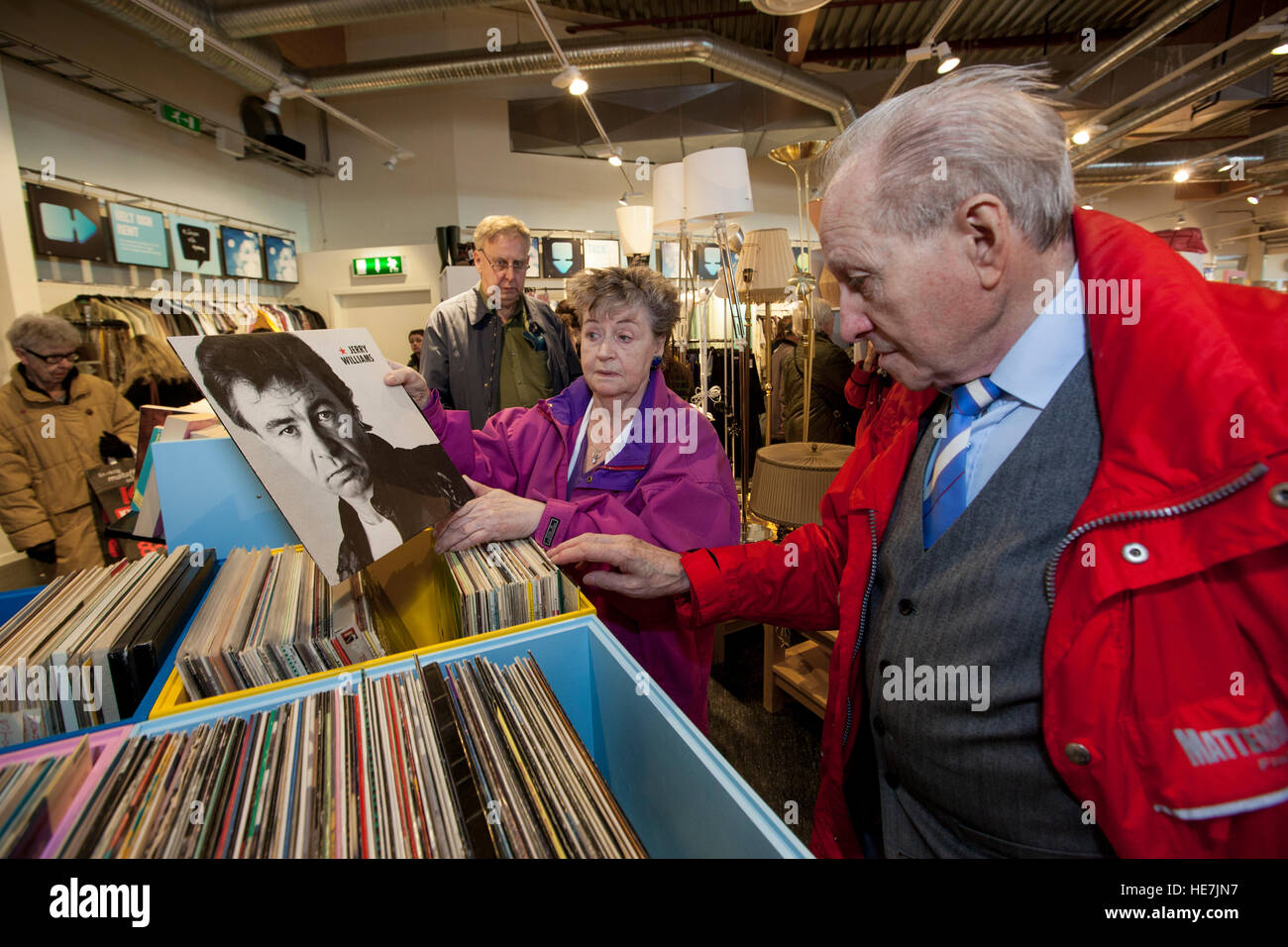Second-hand shop with customers Stock Photo - Alamy
