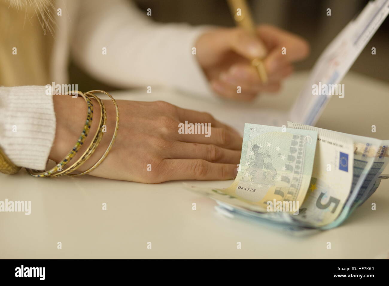 Signing a cheque Stock Photo - Alamy