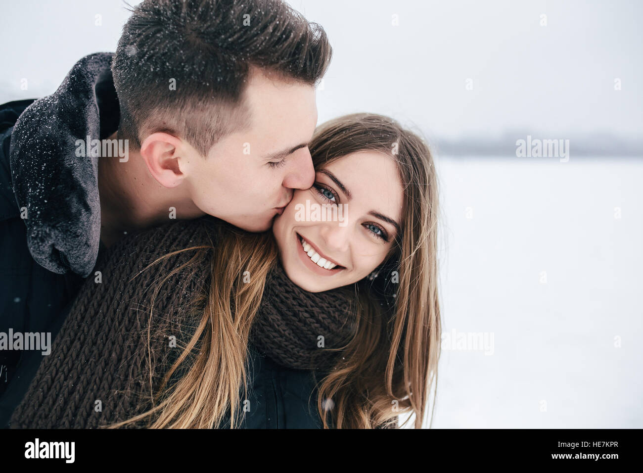 man kissing his girlfriend Stock Photo - Alamy