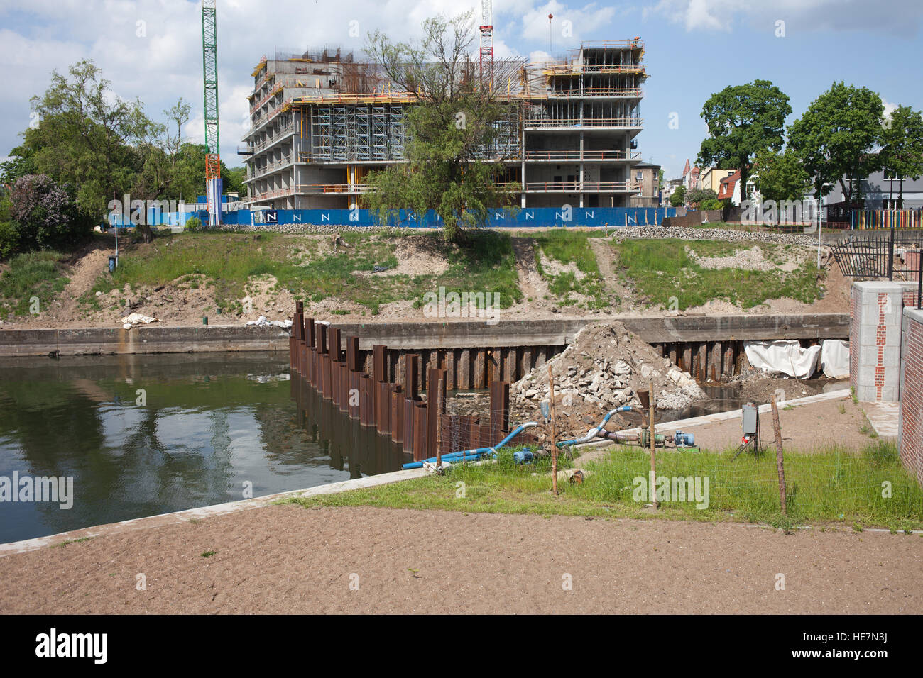 Building under renovation metal hi-res stock photography and images - Alamy