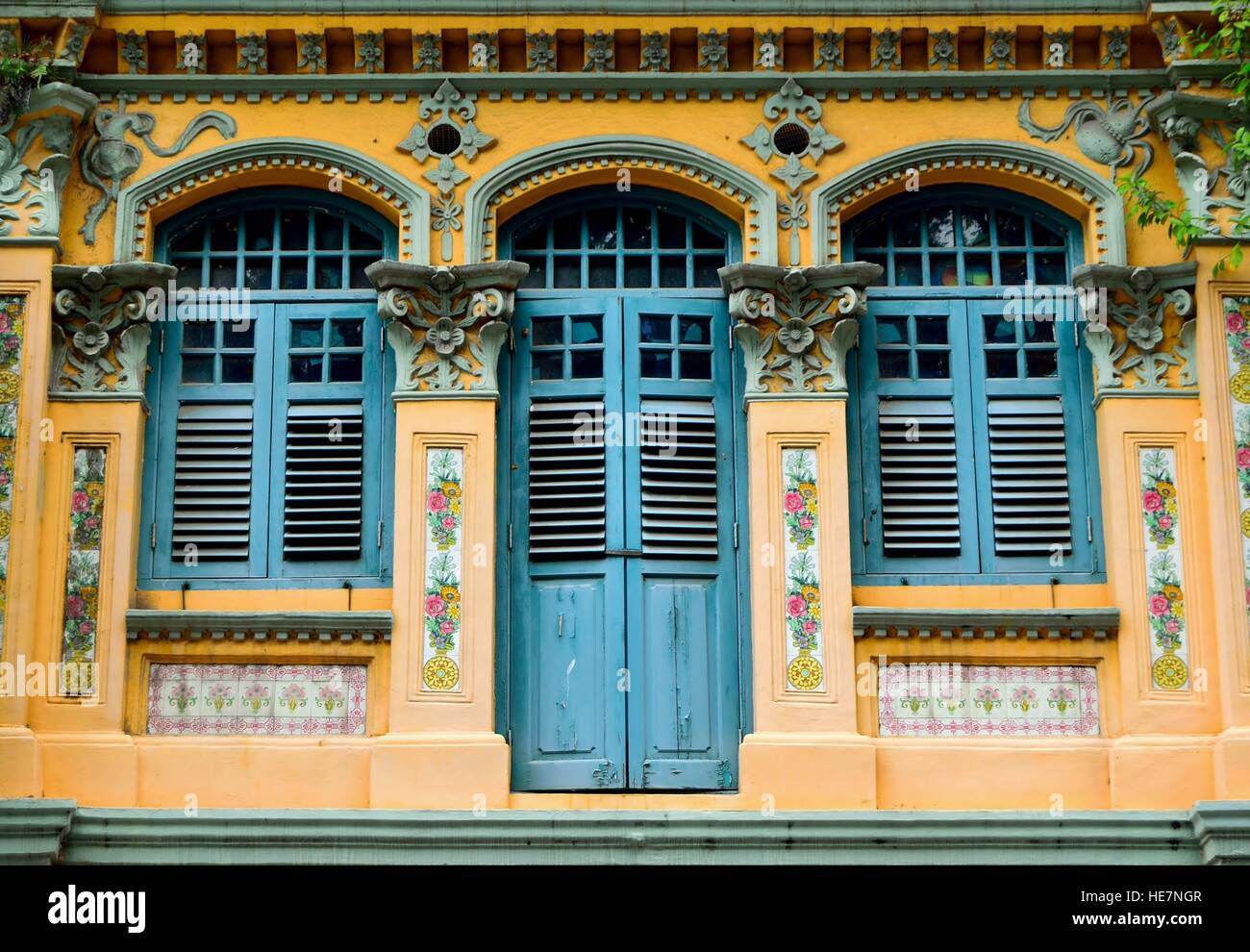 Singapore traditional Chinese shop house with blue shutters Stock Photo ...