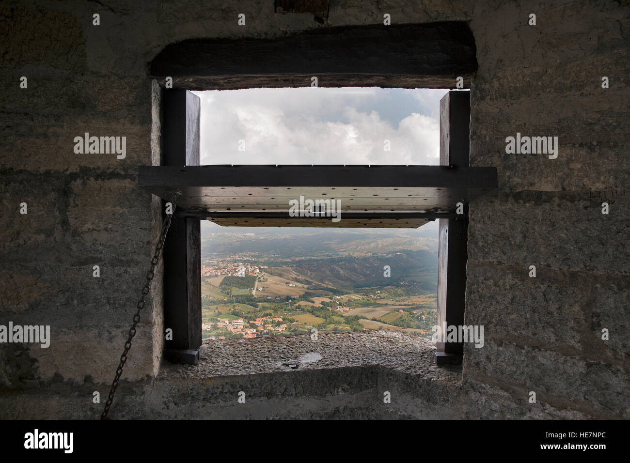Medieval window frame hi-res stock photography and images - Alamy
