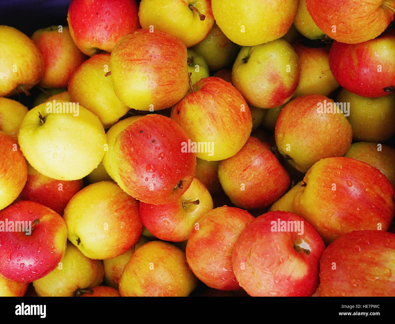 Apple box hi-res stock photography and images - Alamy