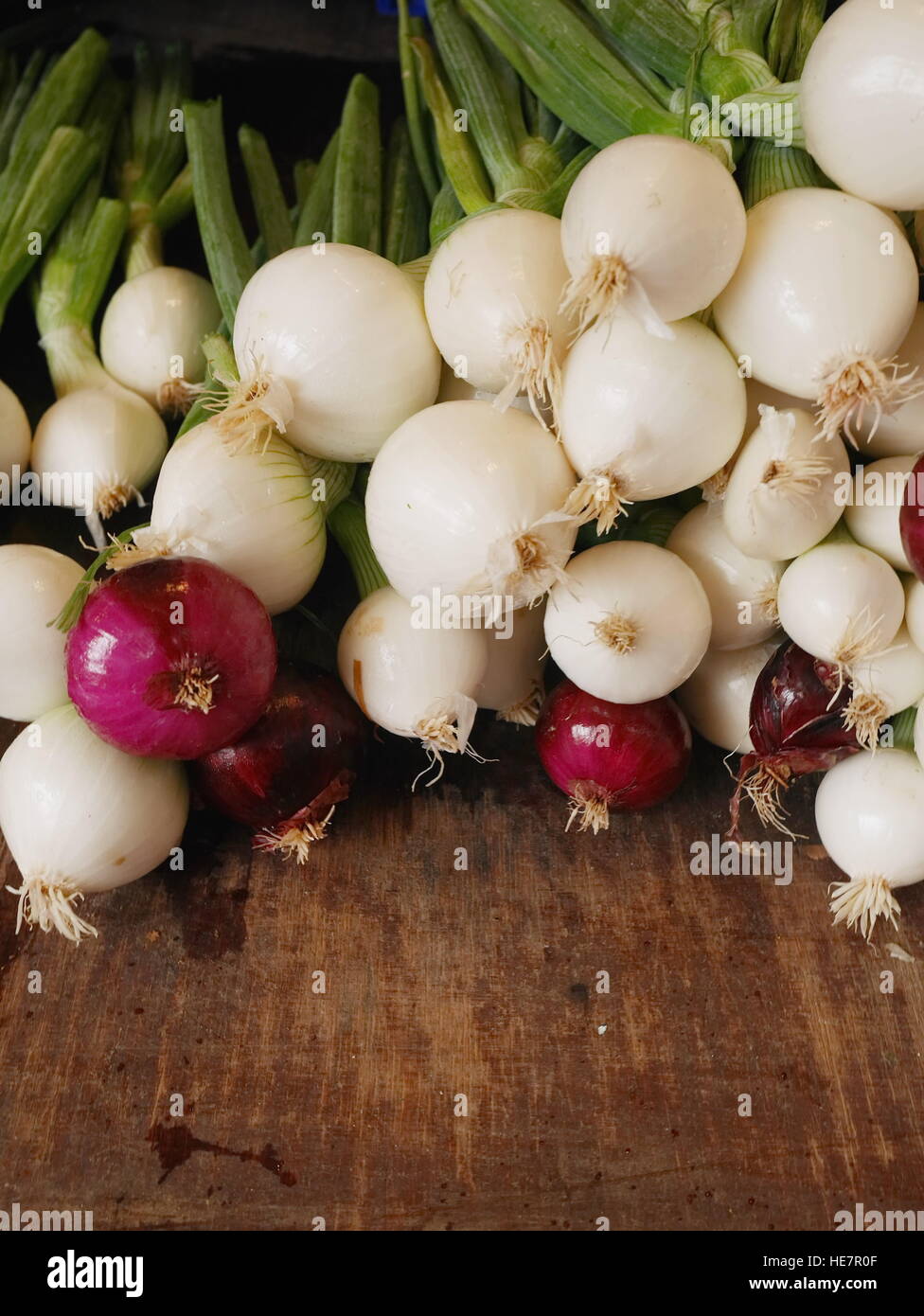 Fresh onions produce stand hi-res stock photography and images - Alamy