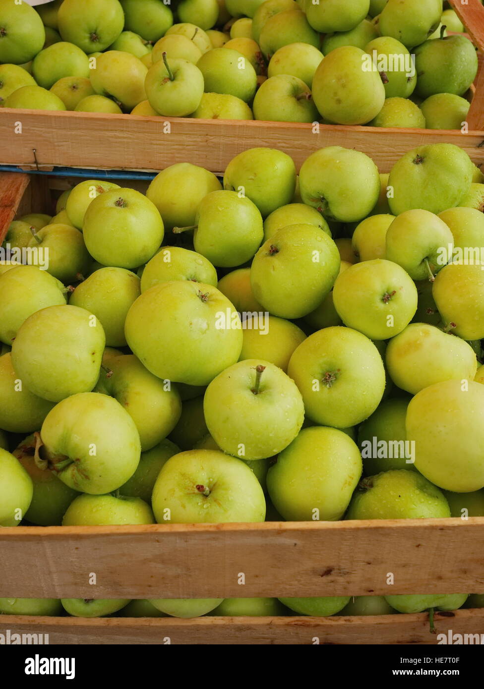 Apple box hi-res stock photography and images - Alamy