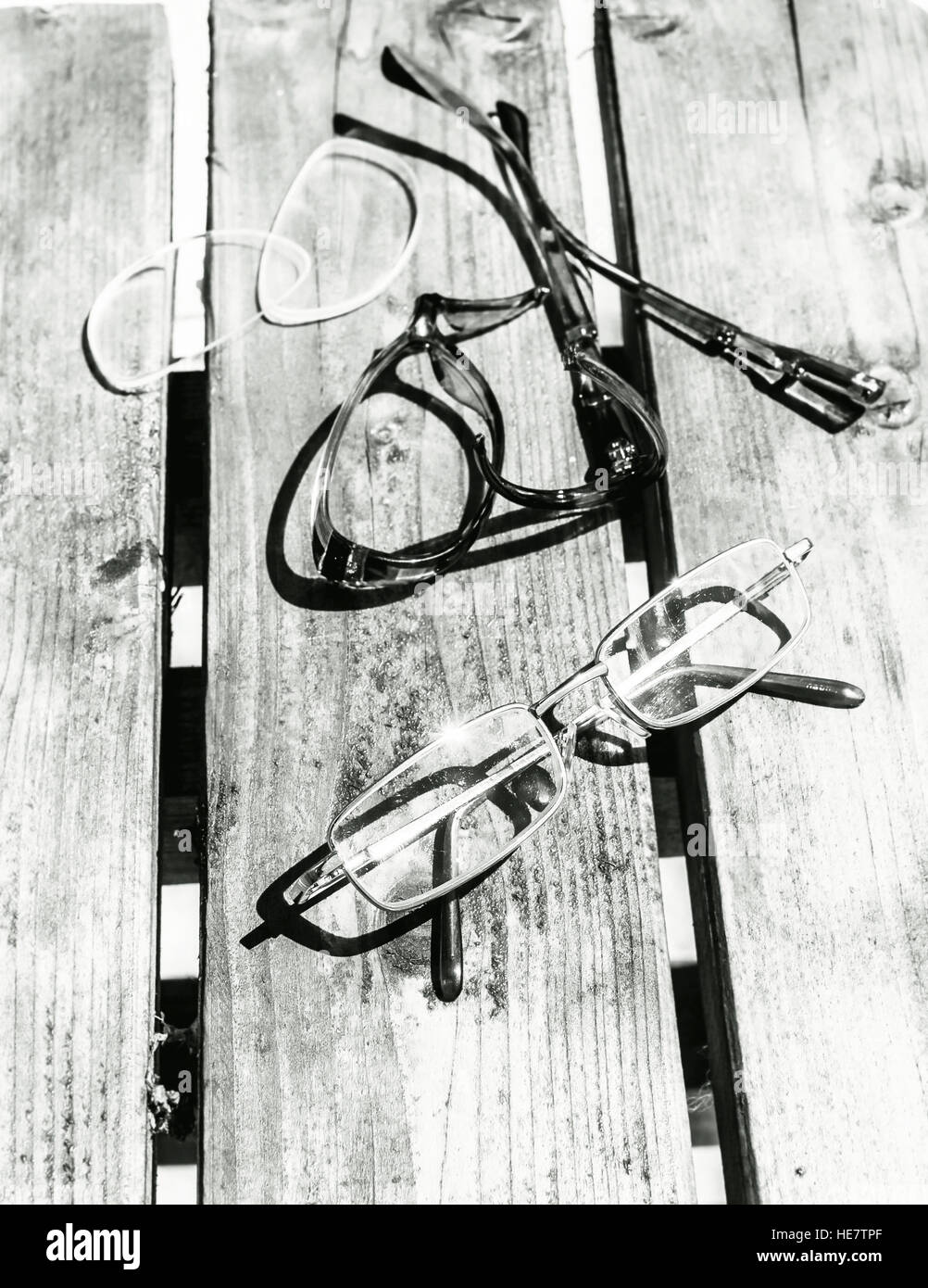 Broken eyeglasses hi-res stock photography and images - Alamy