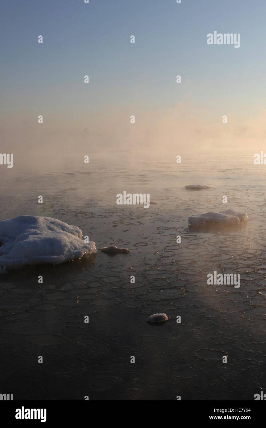 Sea below ice hi-res stock photography and images - Alamy