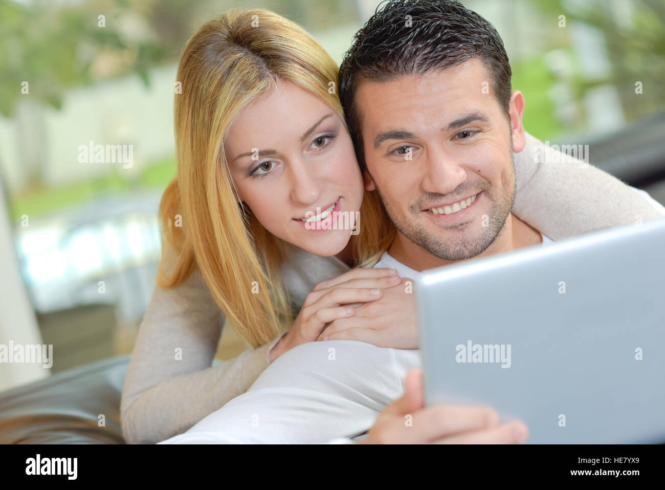 Couple looking computer screen hi-res stock photography and images - Alamy