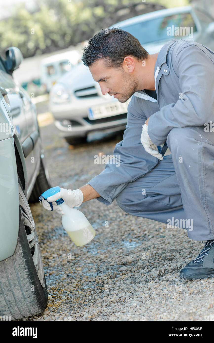 Fit man washing car hi-res stock photography and images - Alamy