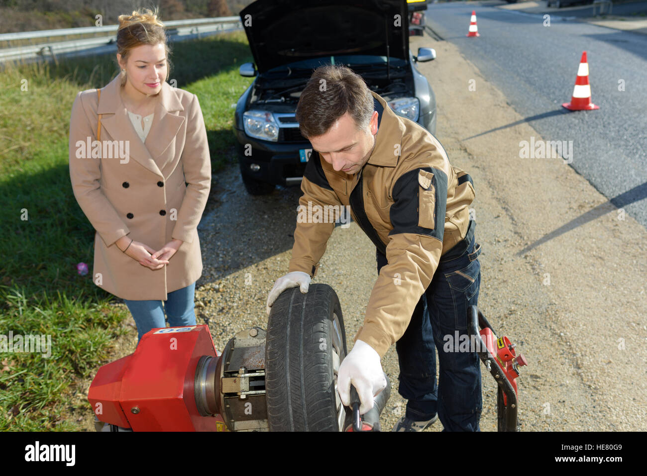 Tyre changing machine hi-res stock photography and images - Alamy