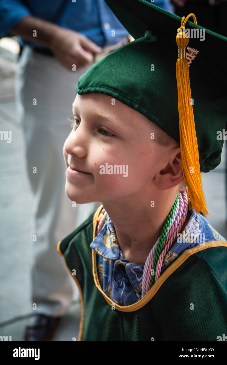 Graduation cap boy hi-res stock photography and images - Alamy