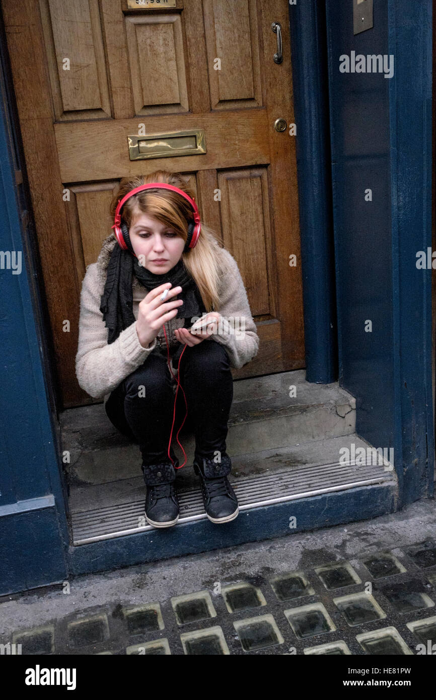 Smoking break hi-res stock photography and images - Alamy