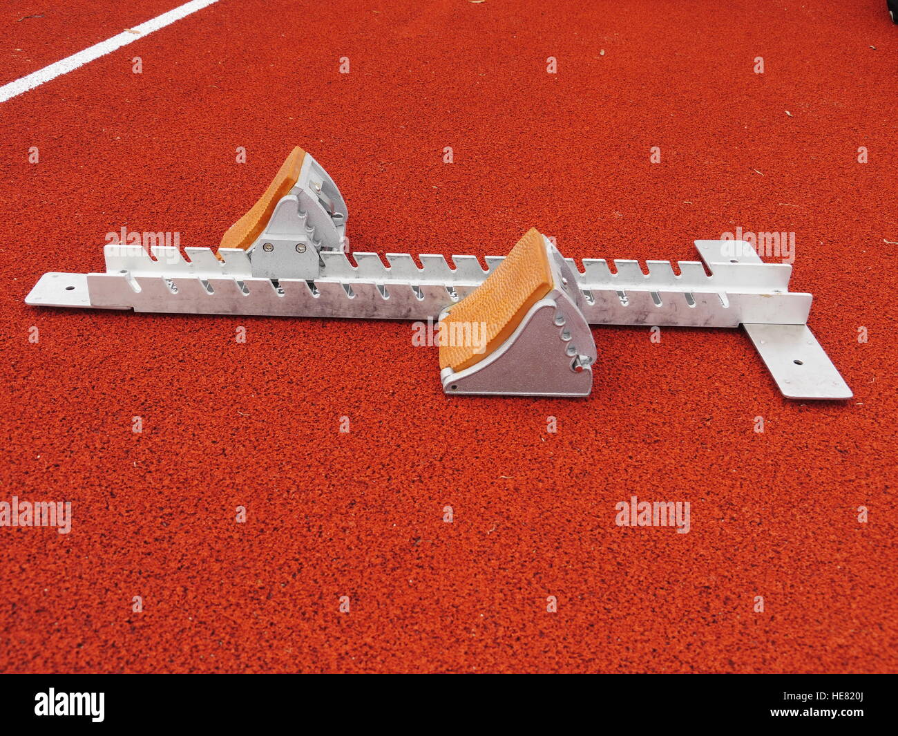 starting block race track Stock Photo - Alamy