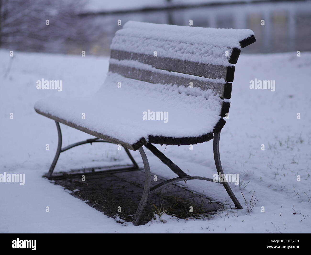 Very scenic park bench photo hi-res stock photography and images - Alamy