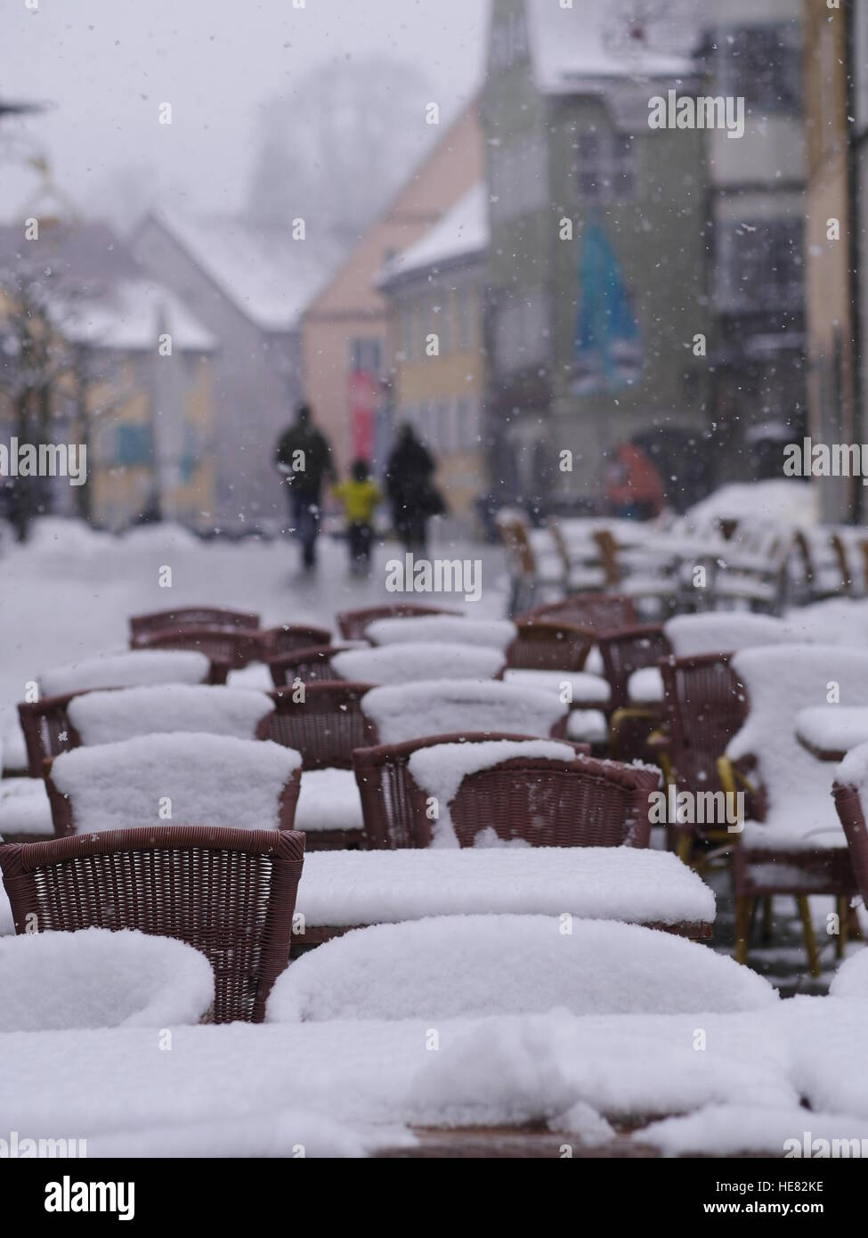 White chair tables hi-res stock photography and images - Alamy