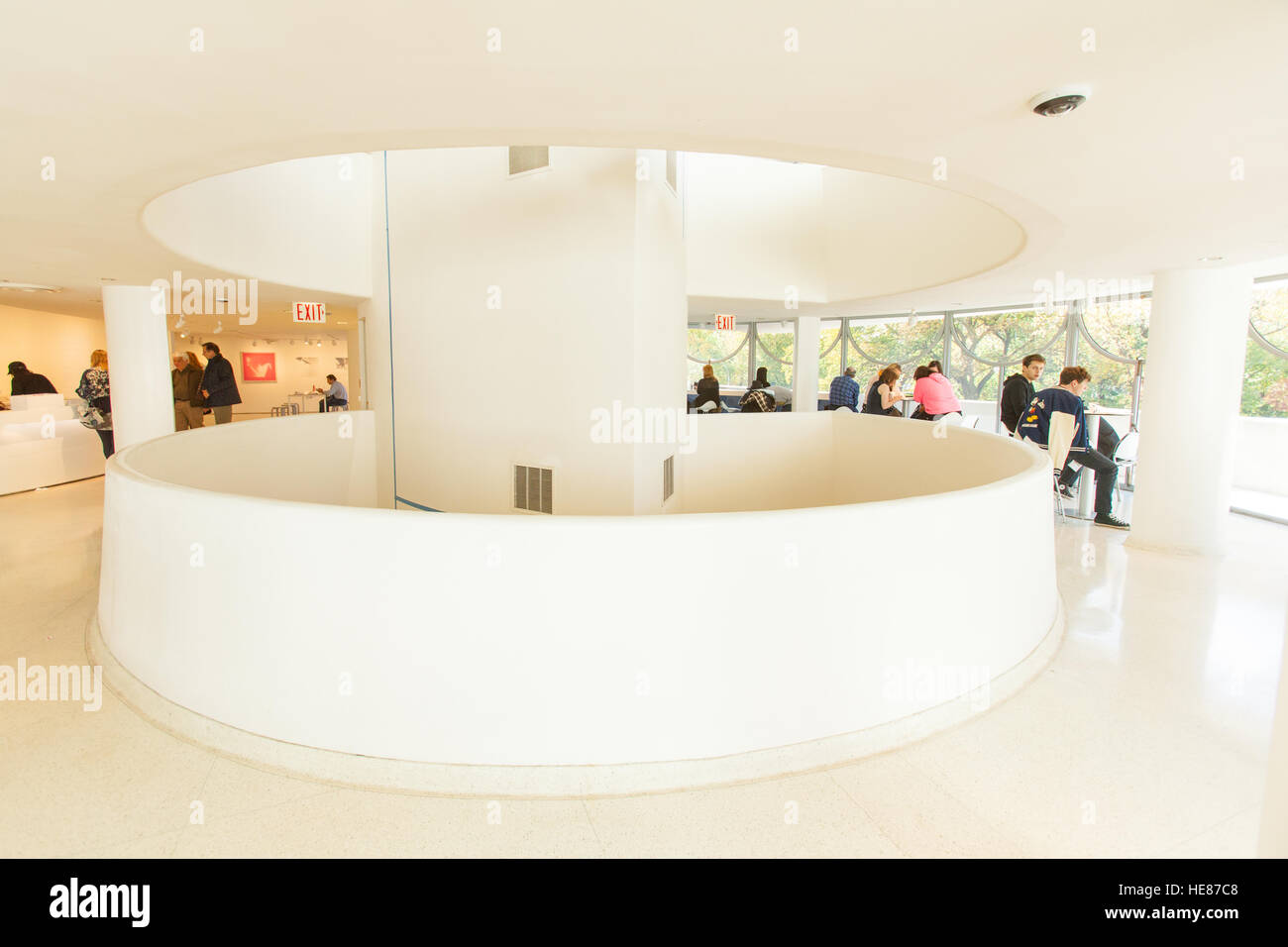 The Spiral Rotunda inside the Guggenheim Museum, Fifth Avenue ...