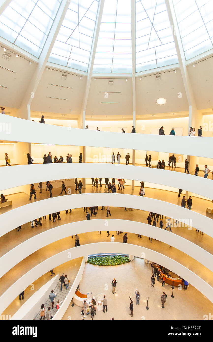The Spiral Rotunda inside the Guggenheim Museum, Fifth Avenue ...
