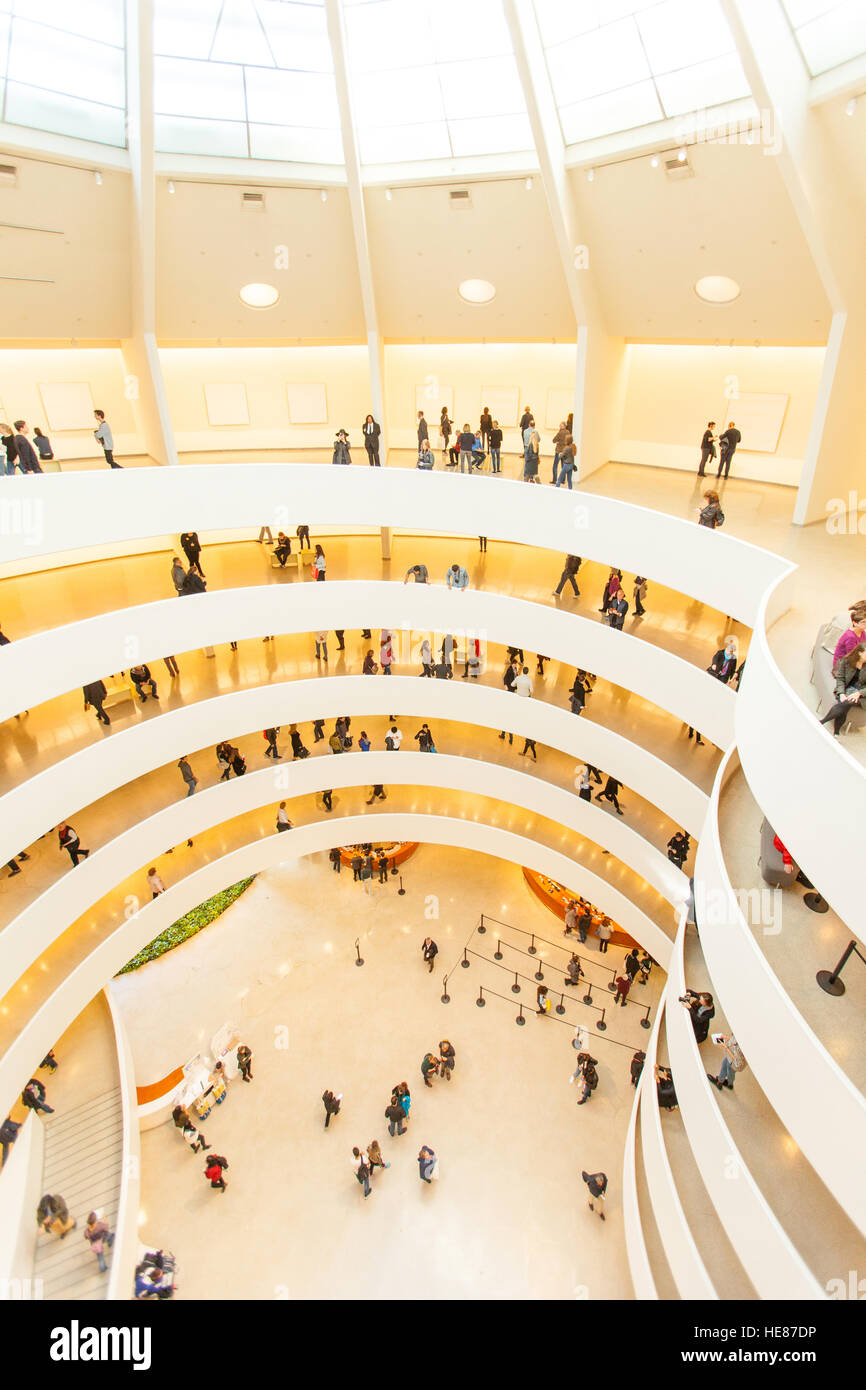 The Spiral Rotunda inside the Guggenheim Museum, Fifth Avenue ...
