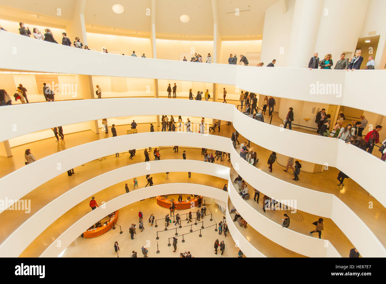 The Spiral Rotunda inside the Guggenheim Museum, Fifth Avenue ...