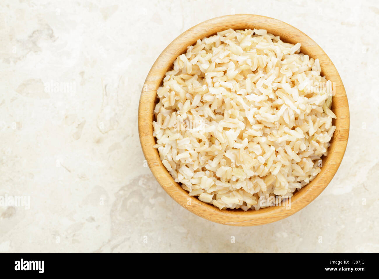 Brown rice in wooden bowl, cooked Stock Photo - Alamy